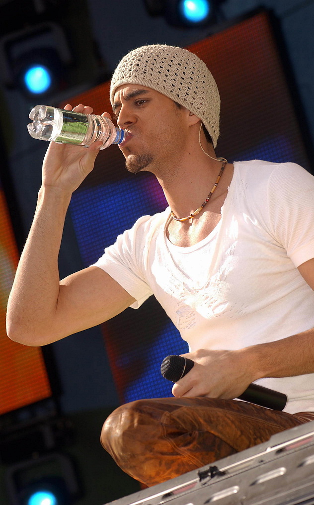 Enrique Iglesias caps & hats photos - enr7que